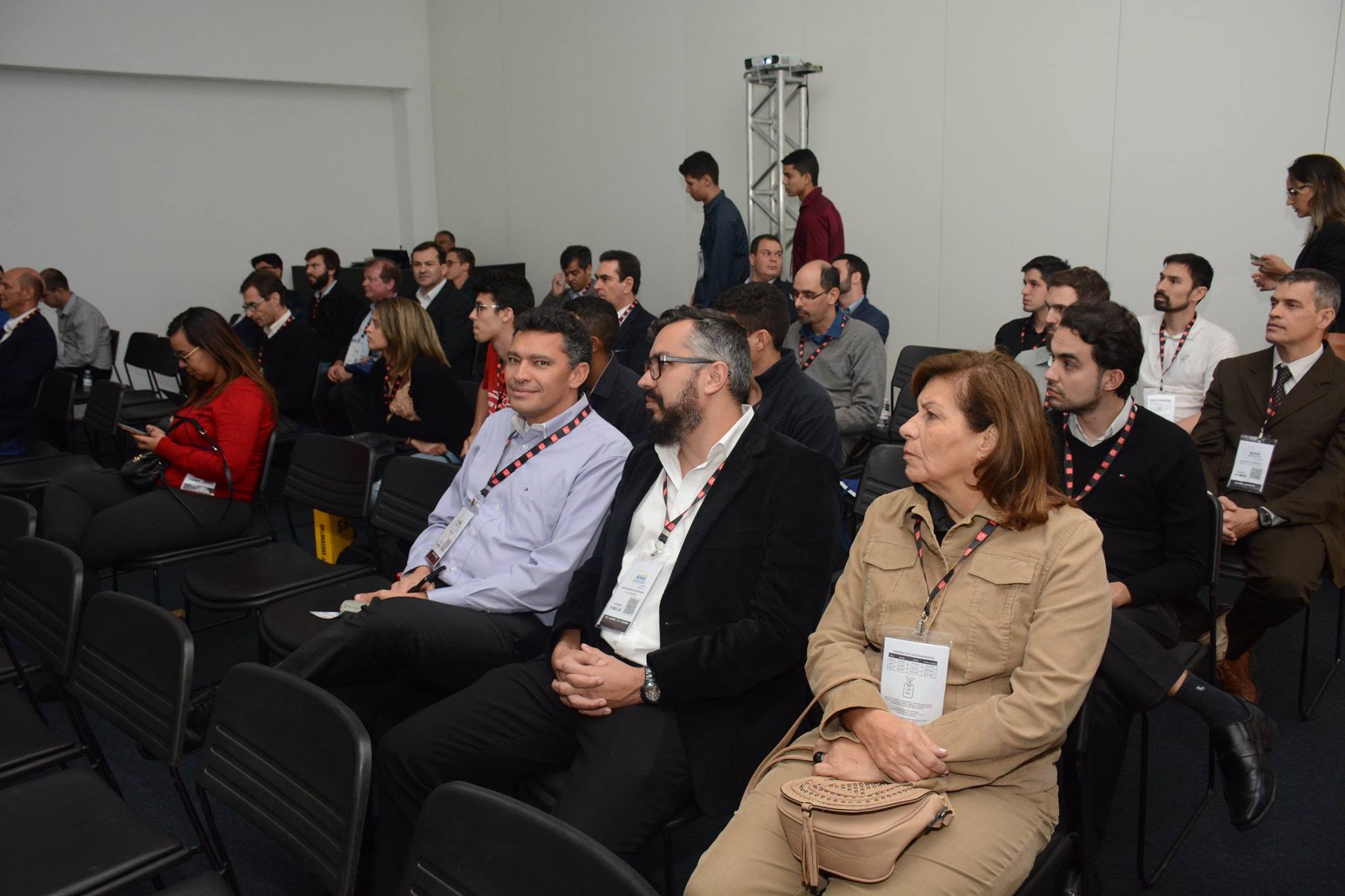Foto Congresso SAE Brasil 2018 – plateia trabalho técnico – Centro de ...
